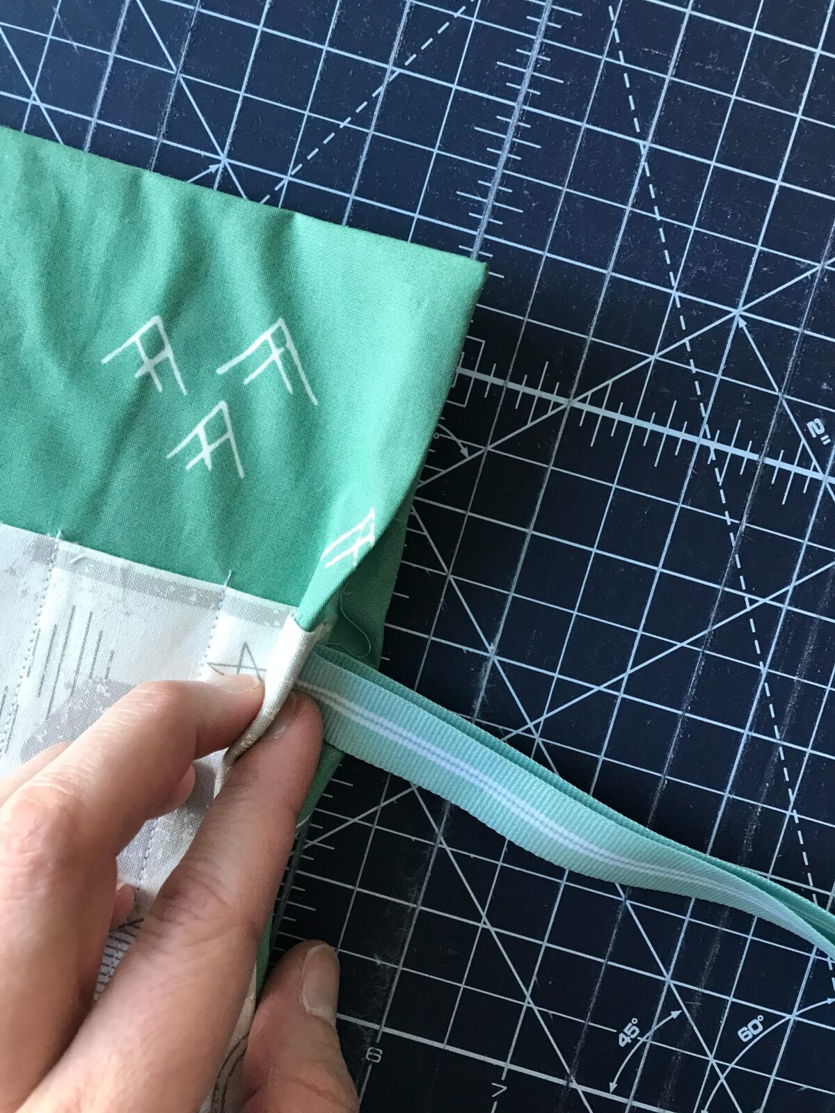 Color on the go Travel Carrier TuTorial - Quilters Candy