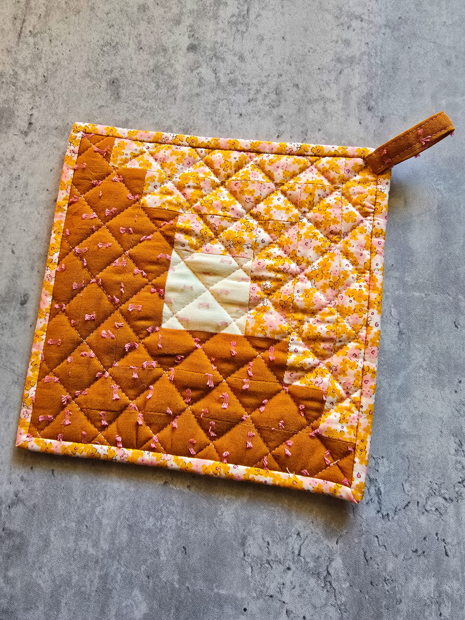 DIY Fabric Hot Pad - Quilters Candy