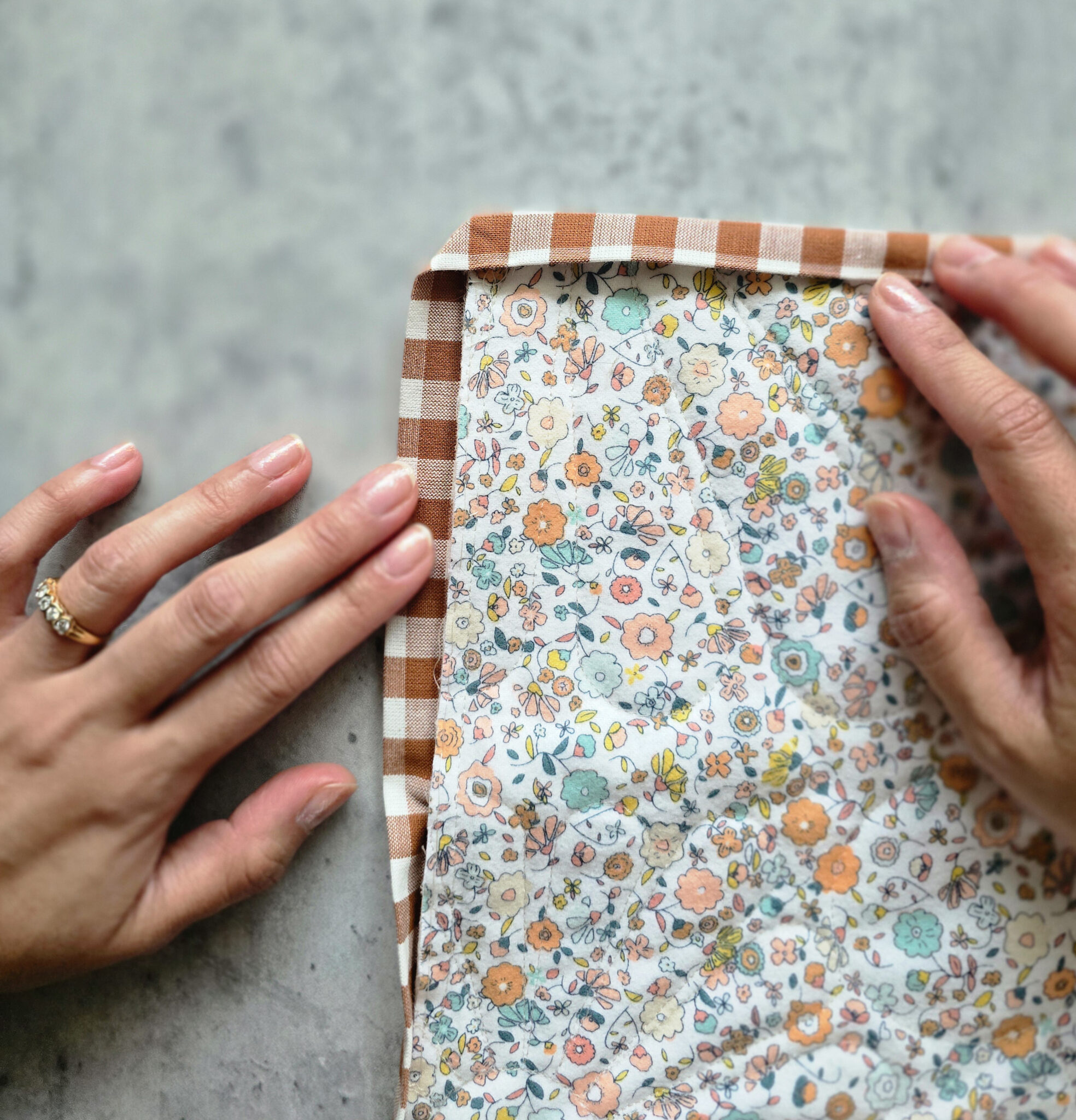 How to Attach the Binding to a Quilt - Quilters Candy